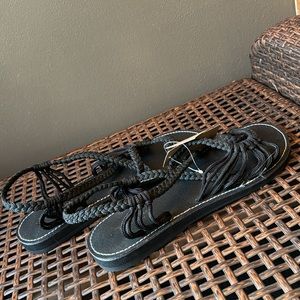 everelax | Shoes | Nwt Everelax Paracord Style Sandalsz Black White ...